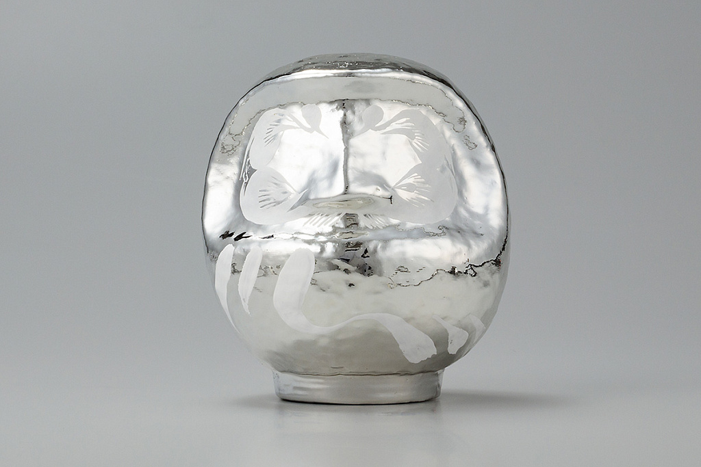 Designer's Premium Silver Daruma 12cm / Knife-Life Shop